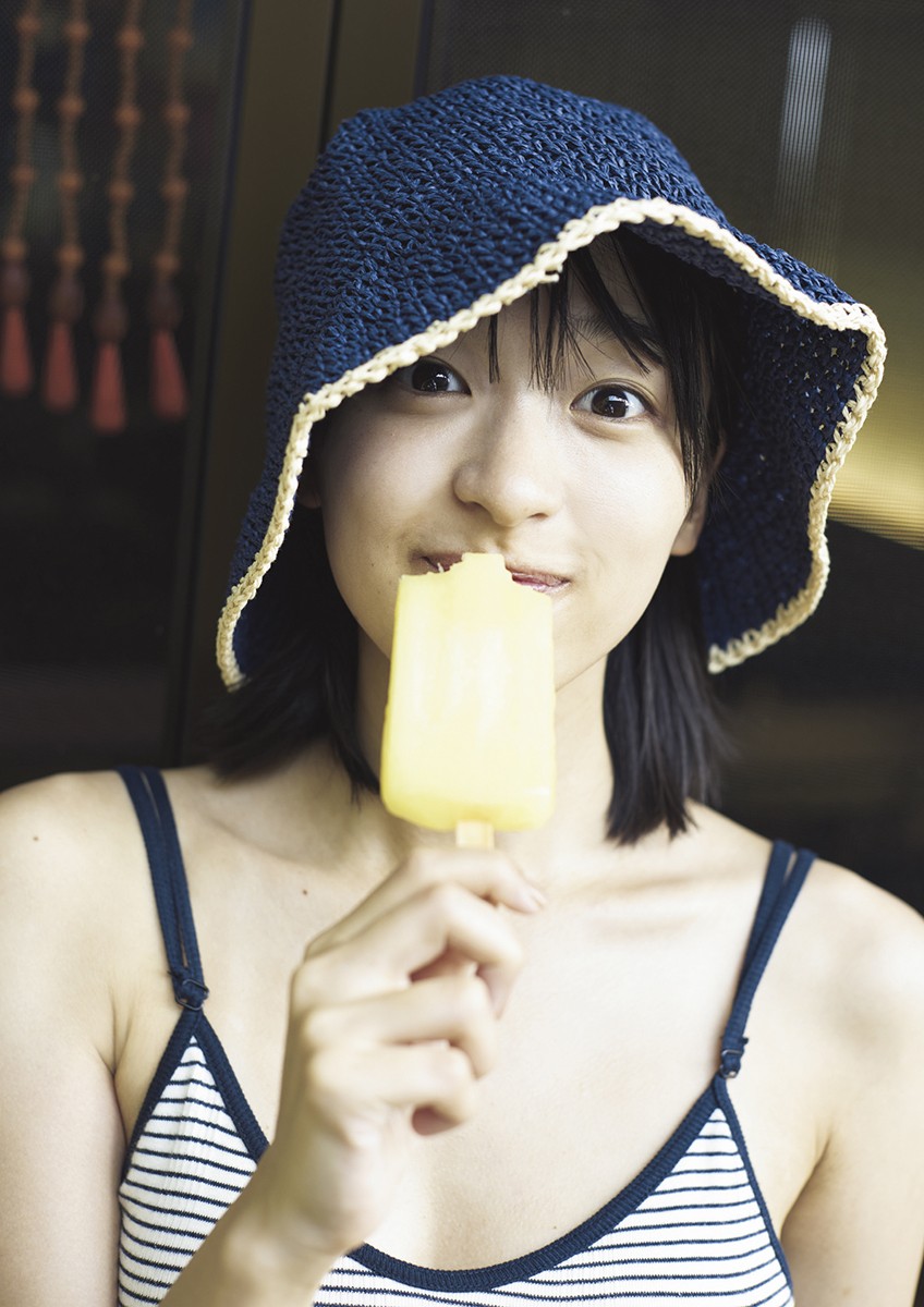 鳴海唯1st写真集 Sugarless - 株式会社玄光社